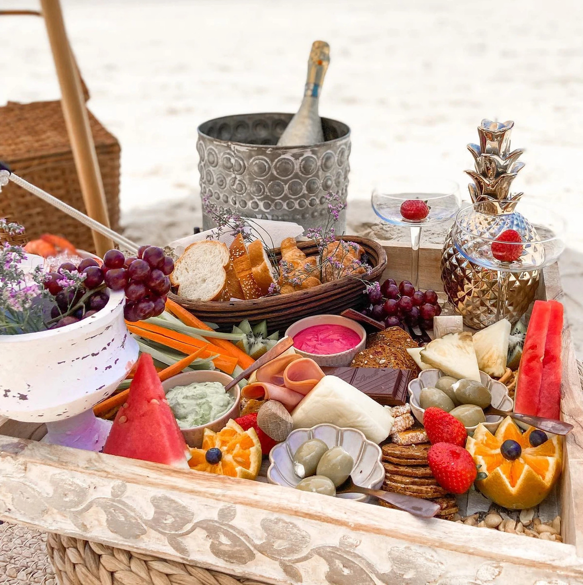 Helicopter Beach Picnic Brisbane - North Stradbroke Island Return